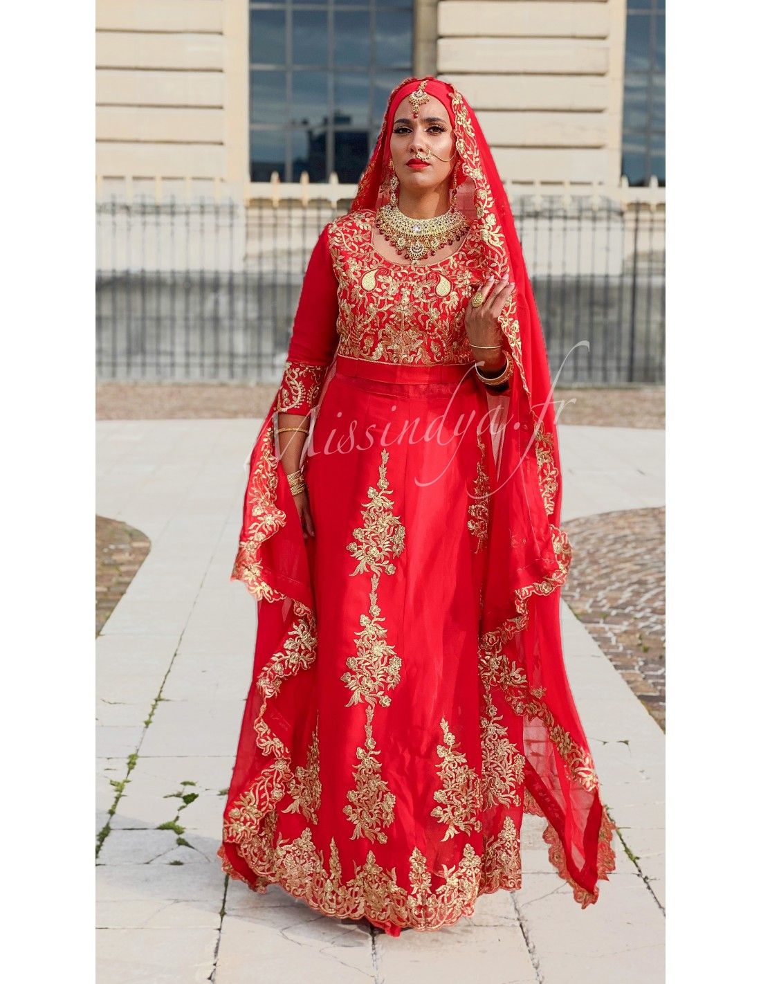 Sari rouge Lehenga choli Ramsha doré Lehenga choli (ensemble jupe e...